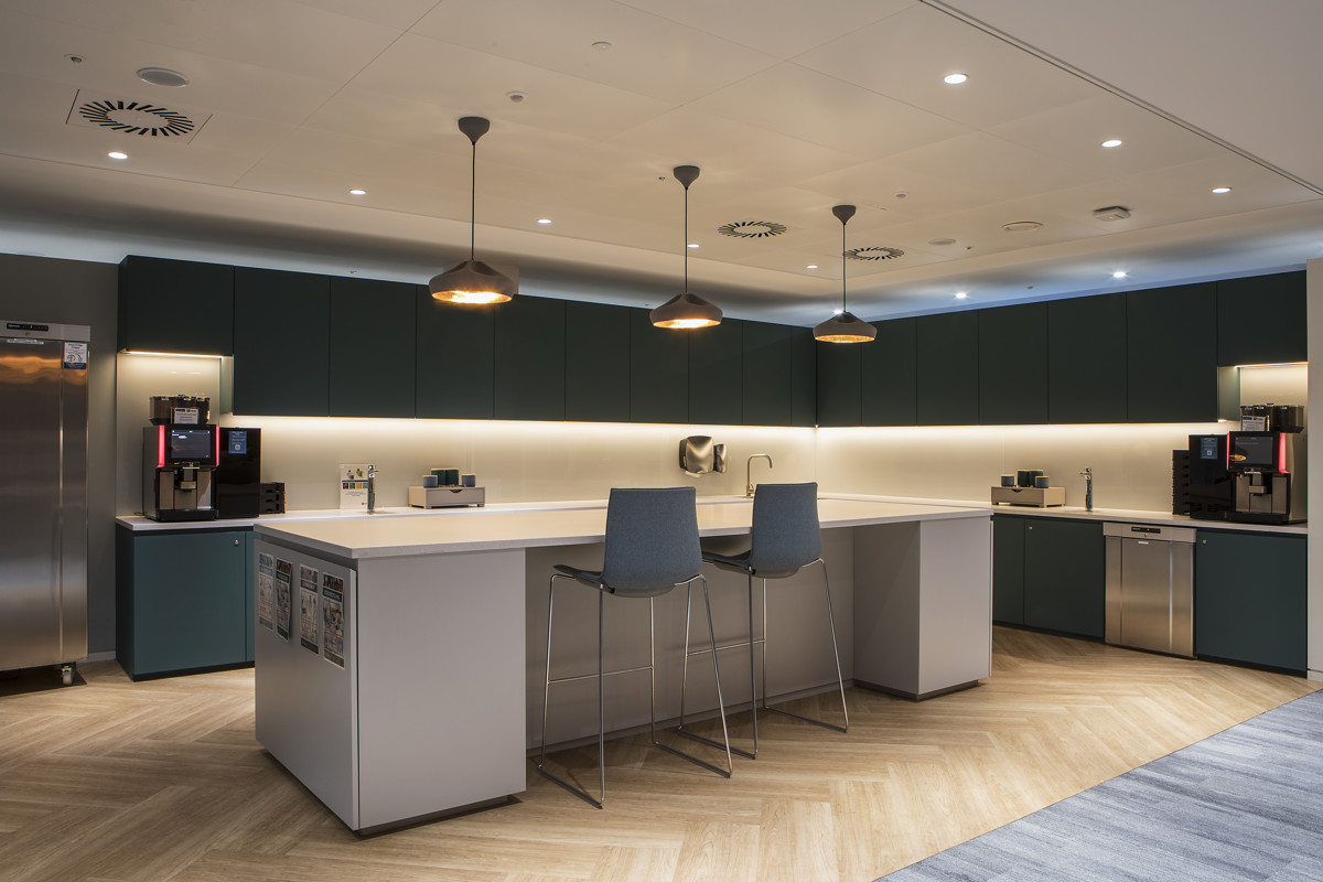 CEILINGS FOR A WELL BUILDING